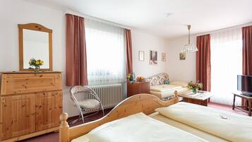 Quarto triplo standard | Frigobar, escrivaninha, cortinas blackout, quartos à prova de som