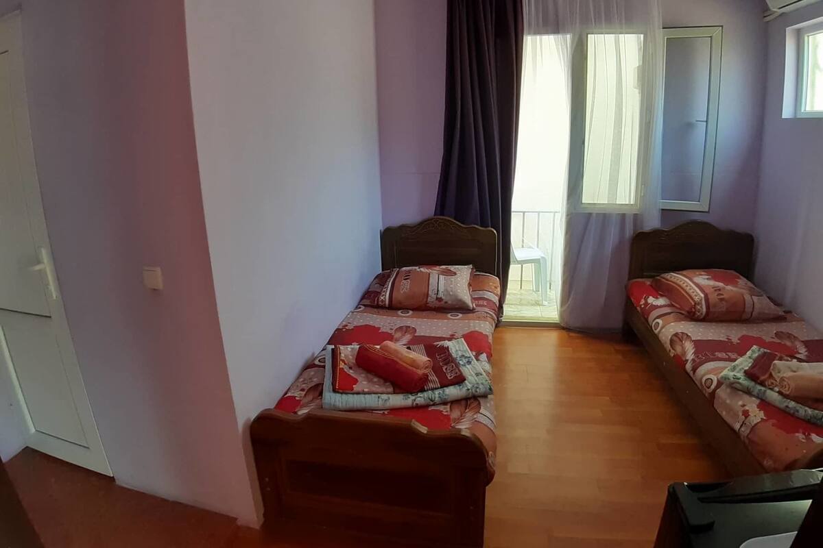 Quarto Standard, 2 camas de casal | Quartos insonorizados, ferro/tábua de engomar, Wi-fi grátis 