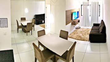 Apartamento (412) | Sala de estar | Smart TV de 42 de polegadas com canais digitais, televisor, Netflix