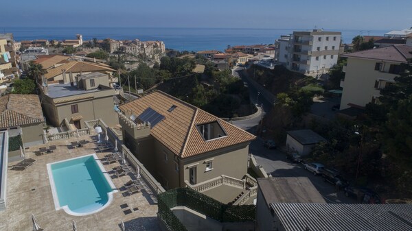 Sui Generis - Tropea