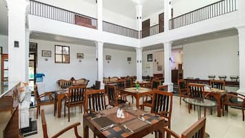 Café da manhã, almoço e jantar