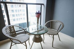 Quarto Twin Deluxe, varanda | Roupa de alta qualidade, edredões de penas 