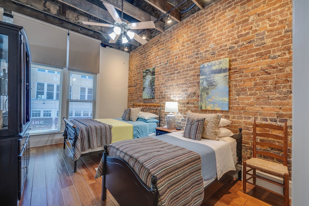 Bordertownloft In Heart Of Downtown-kingbed,walk - Bristol, TN