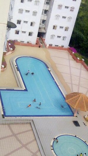 2 piscinas exteriores