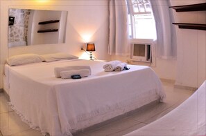 Quarto duplo tradicional | Cortinas blackout, Wi-Fi de cortesia, roupa de cama