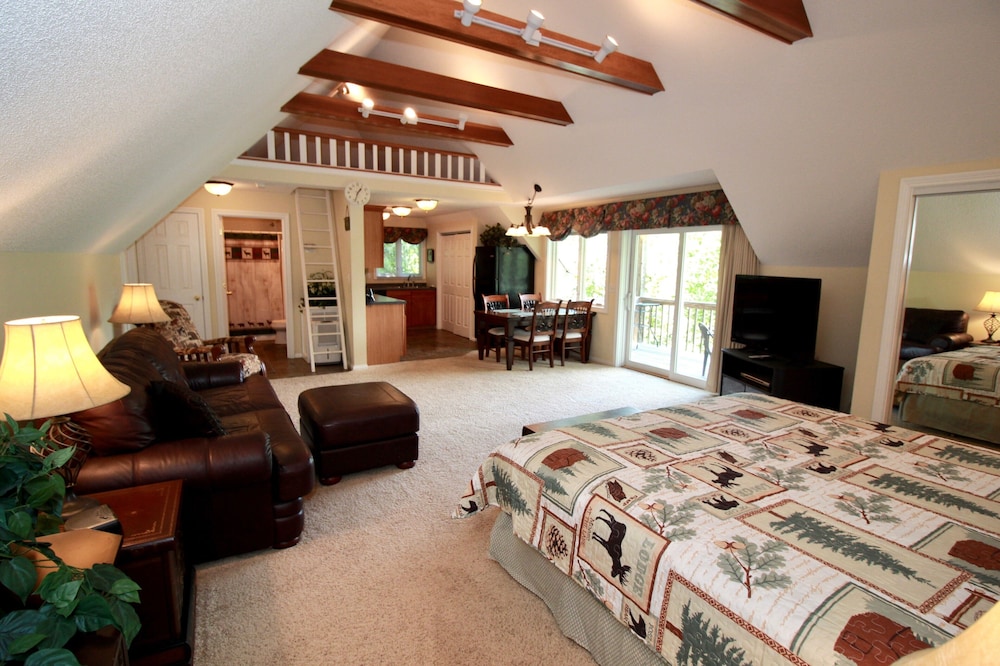 Lakeside Lookout Has Superb Views Of Norris Lake, A Loft, And Its Own Dock! - Norris Lake, TN