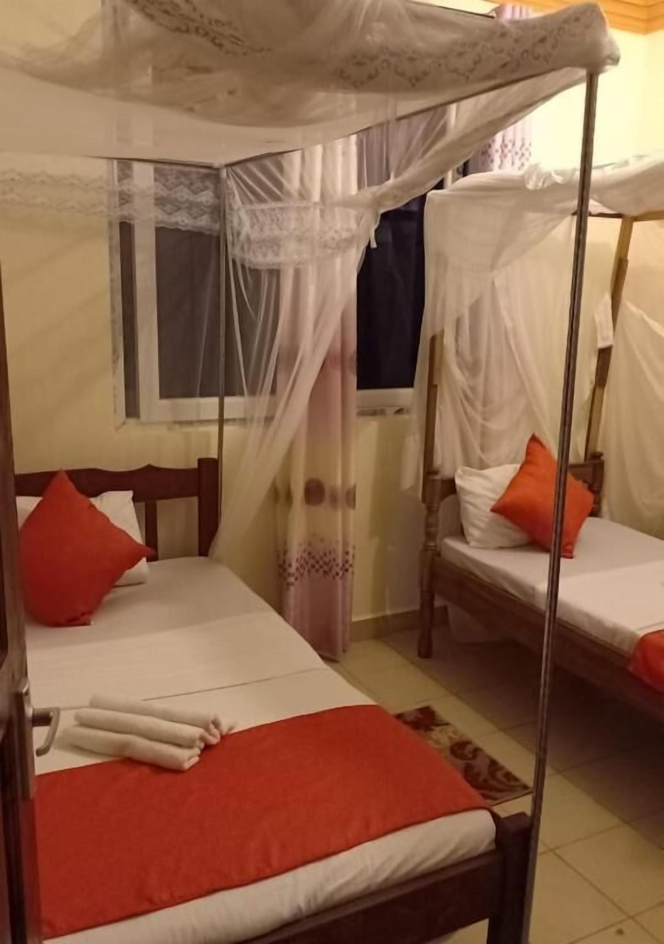 3 quartos, com decoração personalizada, com mobília individualizada 