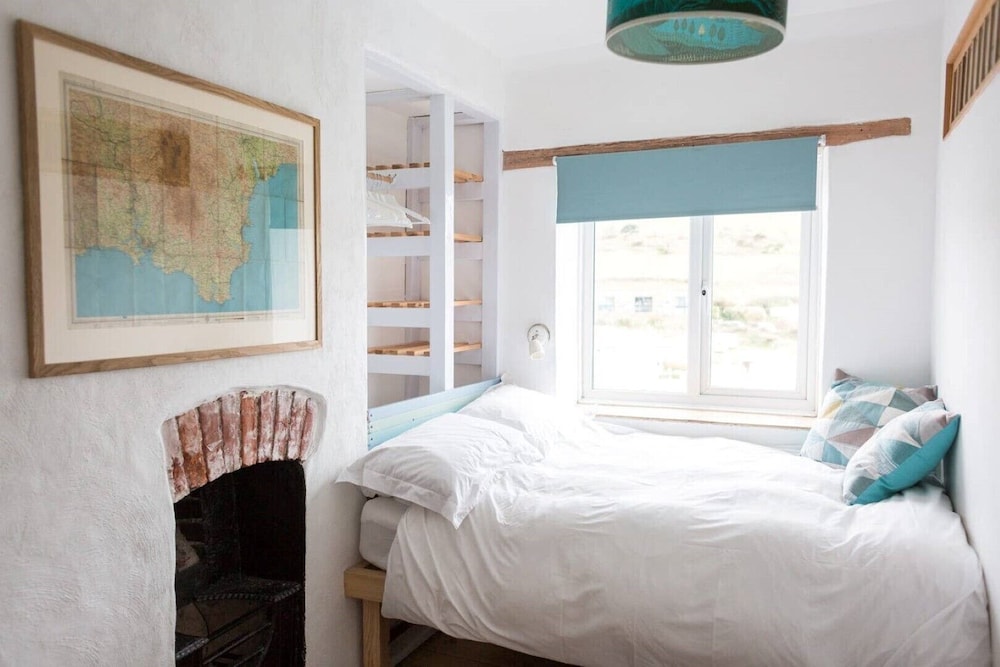 Burgh Island / Bigbury On Sea Views / Beach 100 M: Cosy Old Coastguard's Cottage - Thurlestone