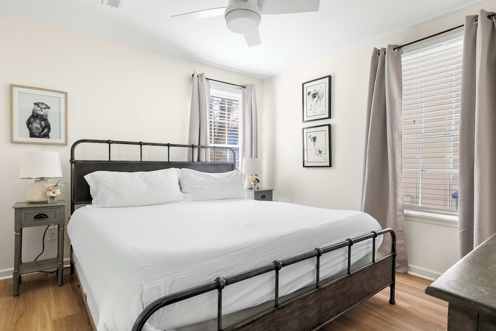 6 Bedrooms! One Block To King Street! - Charleston
