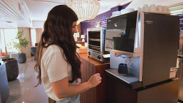 Café da manhã com buffet todos os dias (EUR 12 por pessoa)