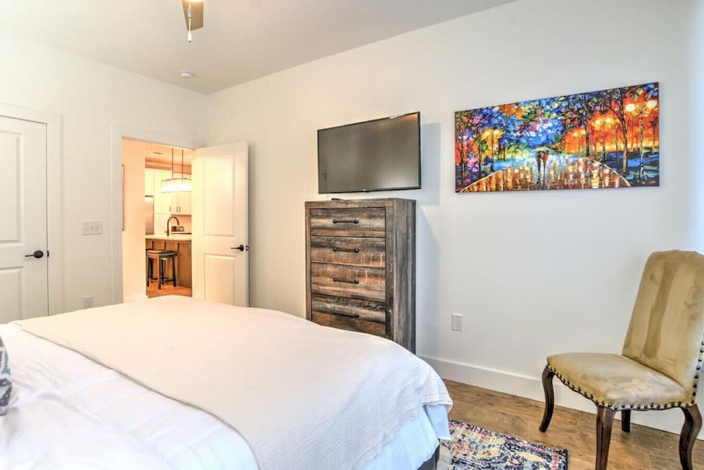 Classic And Timeless Downtown Condo - Asheville, NC