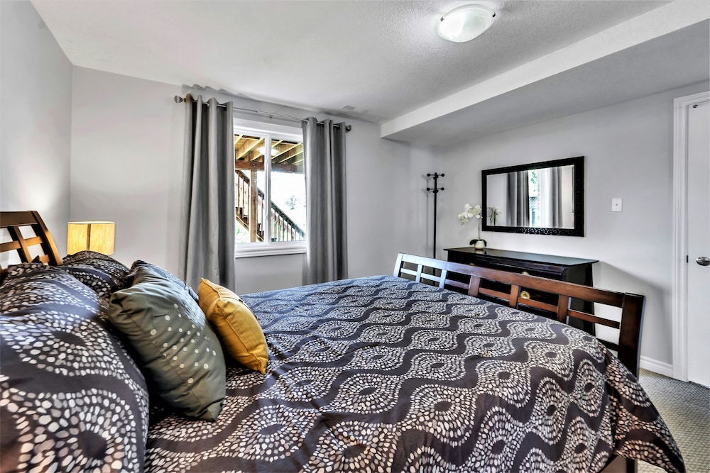 Hermoso Recientemente Renovado Apartamento De Sótano De 2 Dormitorios Cerca De U De G - Guelph