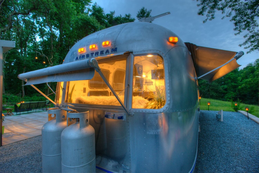 El Glamper. Perro Amigable - Marietta, PA