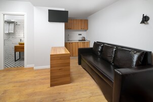 Suíte estúdio júnior | Frigobar, cofres nos quartos, escrivaninha