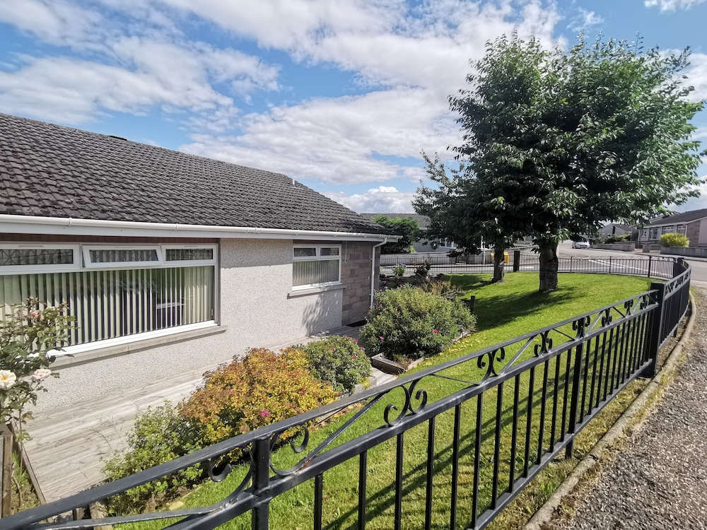 Bungalow Mit 3 Schlafzimmern ..... In Der Nähe Des Stadtzentrums .... Kostenlose Parkplätze! - Inverness