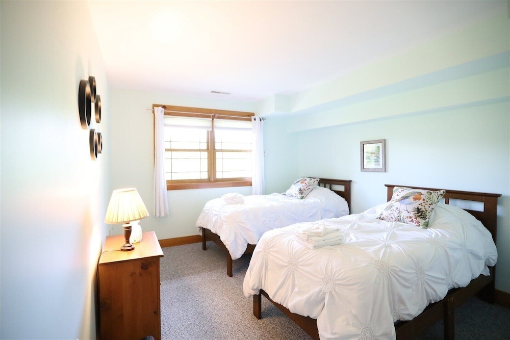Pet Friendly Deluxe White Mountain Private Retreat For A Memorable Family Vacation! (Wv68t) - Waterville Valley, NH