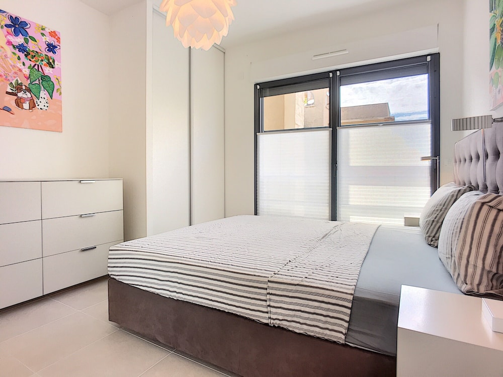 (004) Superb 3p 500m Beach Large Terrace Air Conditioning Ramparts - Antibes