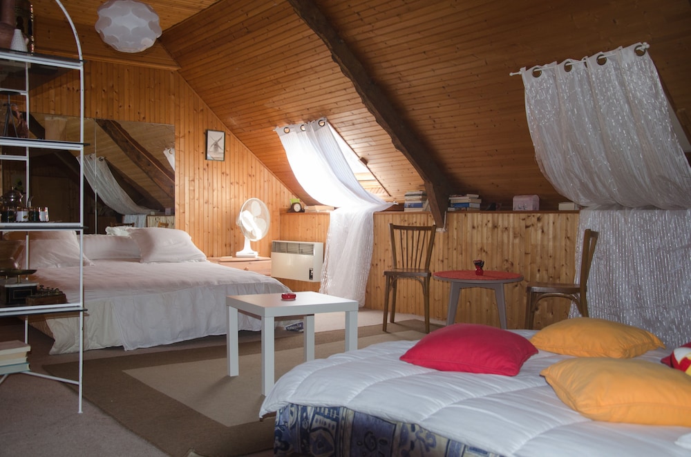 Grand Gîte Pour Groupe D'amis, Ou Grande Famille - Questembert