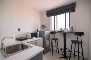 Quarto Twin Deluxe | Sala | Televisor de ecrã plano de 24 polegadas com canais digitais, televisor 