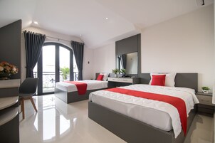 Quarto Twin Superior | Com mobília individualizada, secretária, cortinas/cortinados opacos 