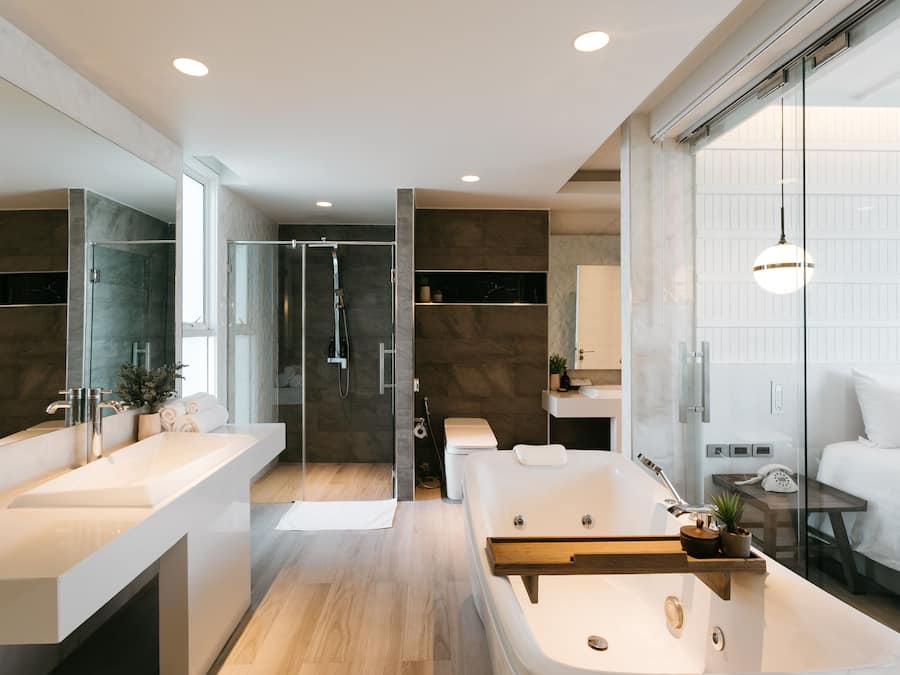 Sensory Suite (24 Hours Use of Room) | Banheiro | Produtos de toalete grátis, secador de cabelo, roupões de banho