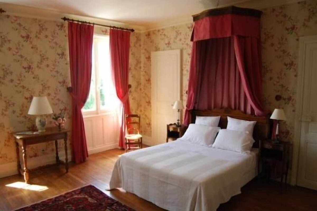 Quarto casal (Marie Antoinette) | Camas Select Comfort, cortinas blackout, quartos à prova de som