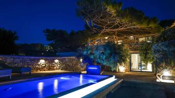 Grand 2 Bedrooms Duplex Villa Private Pool (Kapari) | Terraço/pátio interior