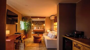 BAO'S Dream Mini Suite with Outdoor Jacuzzi | Cofre no quarto, cortinas/cortinados opacos, quartos insonorizados