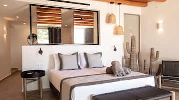 Senior Suite Private Glass pool (Mersini) | Vista do quarto