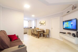 Apartamento | Área de estar | TV de tela plana