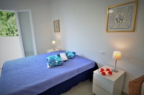 Apartamento, 3 quartos (2 Prs) | 3 quartos, escrivaninha, Wi-Fi de cortesia, roupa de cama