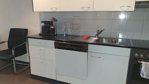 Apartamento, 3 quartos | Cozinha privada | Máquina de café expresso, cafeteira/chaleira, geladeira grande, fogão