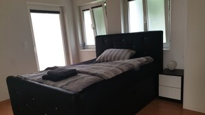Apartamento, 3 quartos | 3 quartos, frigobar, cortinas blackout, Wi-Fi de cortesia