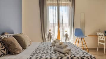 Quarto casal conforto (Stanza del Vento) | Escrivaninha, espaço de trabalho para notebook, quartos à prova de som