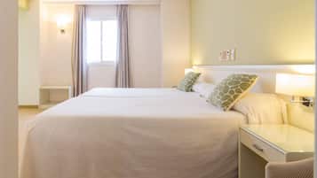 Quarto casal ou duplo | Escrivaninha, Wi-Fi de cortesia, roupa de cama