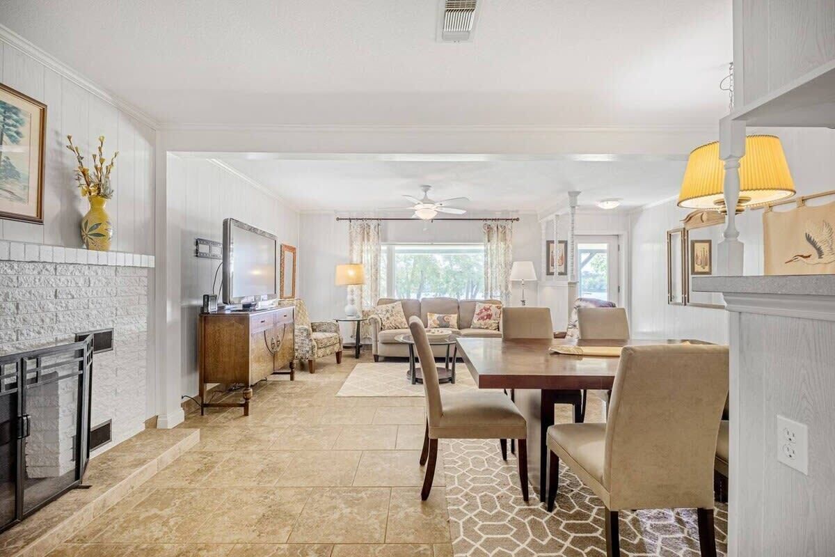 Azure 2- Lakefront W/ Shared Pool & Dog Friendly - Lake Buchanan, TX