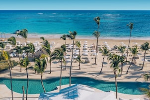 2 piscinas externas, guarda-sóis, espreguiçadeiras