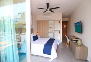 Cofre no quarto, com decoração personalizada 