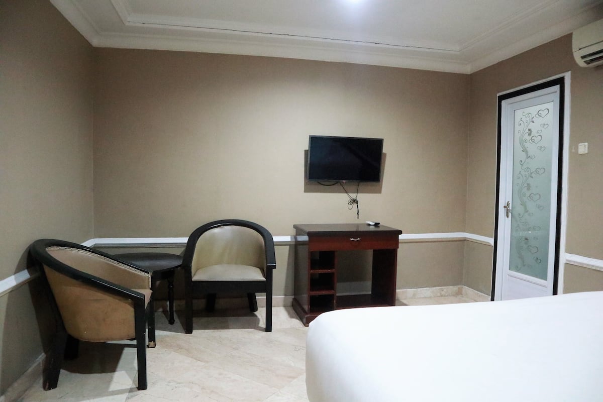 Quarto Standard, 1 cama king-size | Secretária, Wi-fi grátis, roupa de cama fornecida