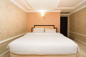 Quarto casal standard | Escrivaninha, Wi-Fi de cortesia, roupa de cama
