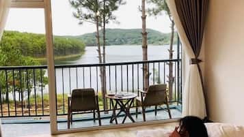 Quartos à prova de som, Wi-Fi de cortesia, roupa de cama