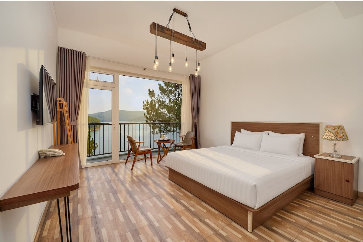 Quartos à prova de som, Wi-Fi de cortesia, roupa de cama