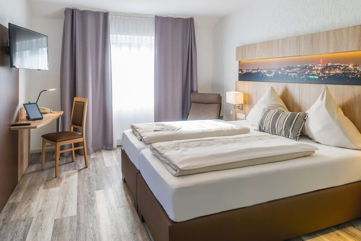Quarto Triplo | Cofre no quarto, cortinas/cortinados opacos, quartos insonorizados 