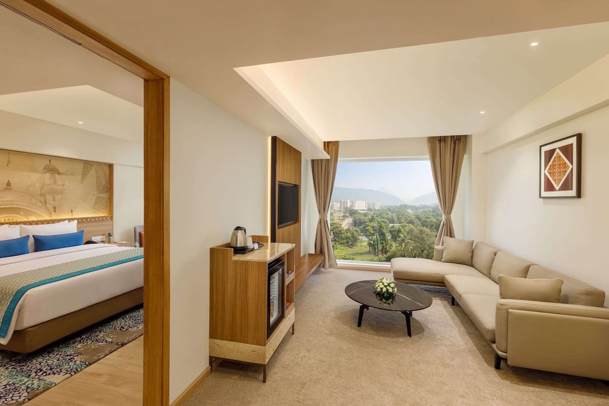 Suíte, 1 cama de casal e sofá-cama | Frigobar, cofres nos quartos, individualmente decorados