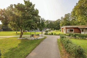 Cabana de Madeira Deluxe, 1 quarto, terraço, junto ao jardim | Vista para o jardim