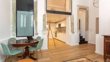 Loft Cidade, 1 cama queen-size (Nickel Artist Atelier) | Refeições no quarto