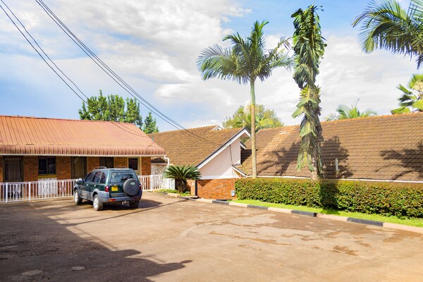 Matsiko Gardens And Hotel - Kampala