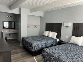 Quarto, 2 camas queen-size | Wi-fi grátis, roupa de cama fornecida