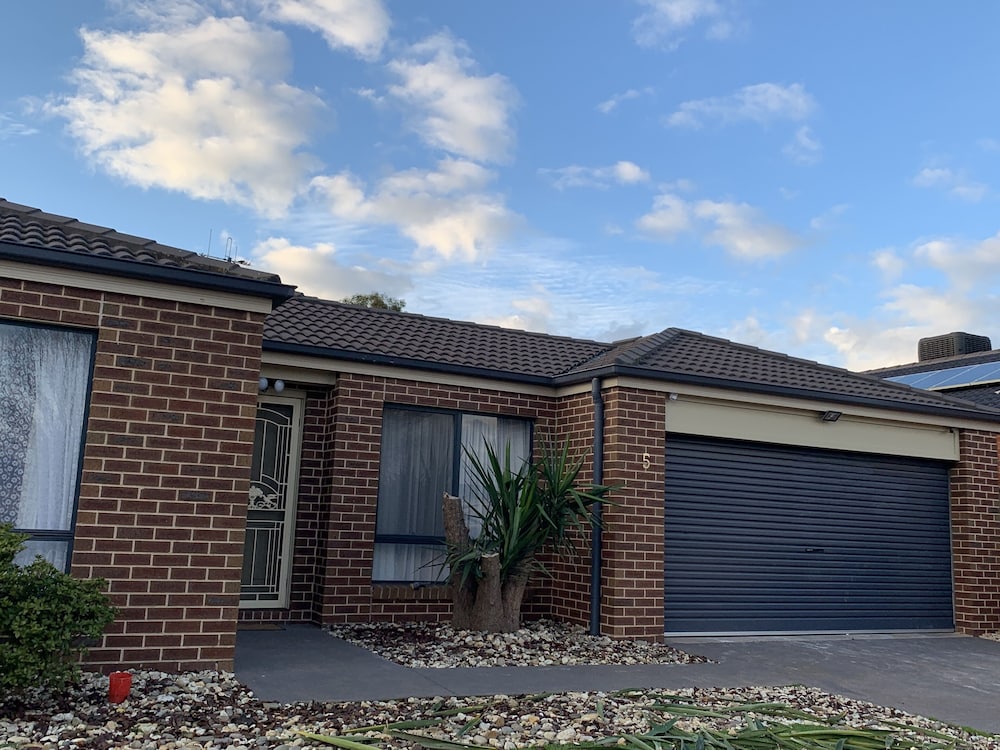 Comfortable 4 Bedroom House In Shepparton - 大謝珀頓