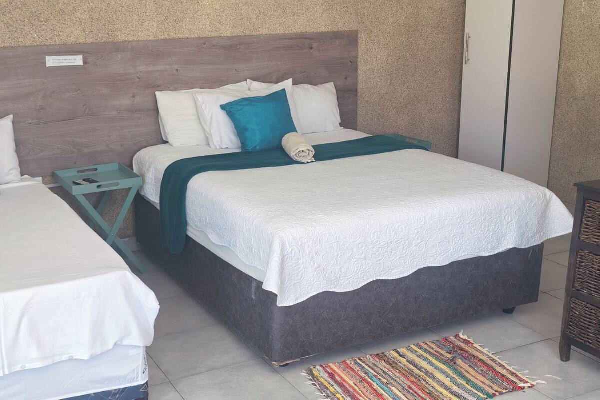 Quarto Familiar | Ferro/tábua de engomar, roupa de cama fornecida